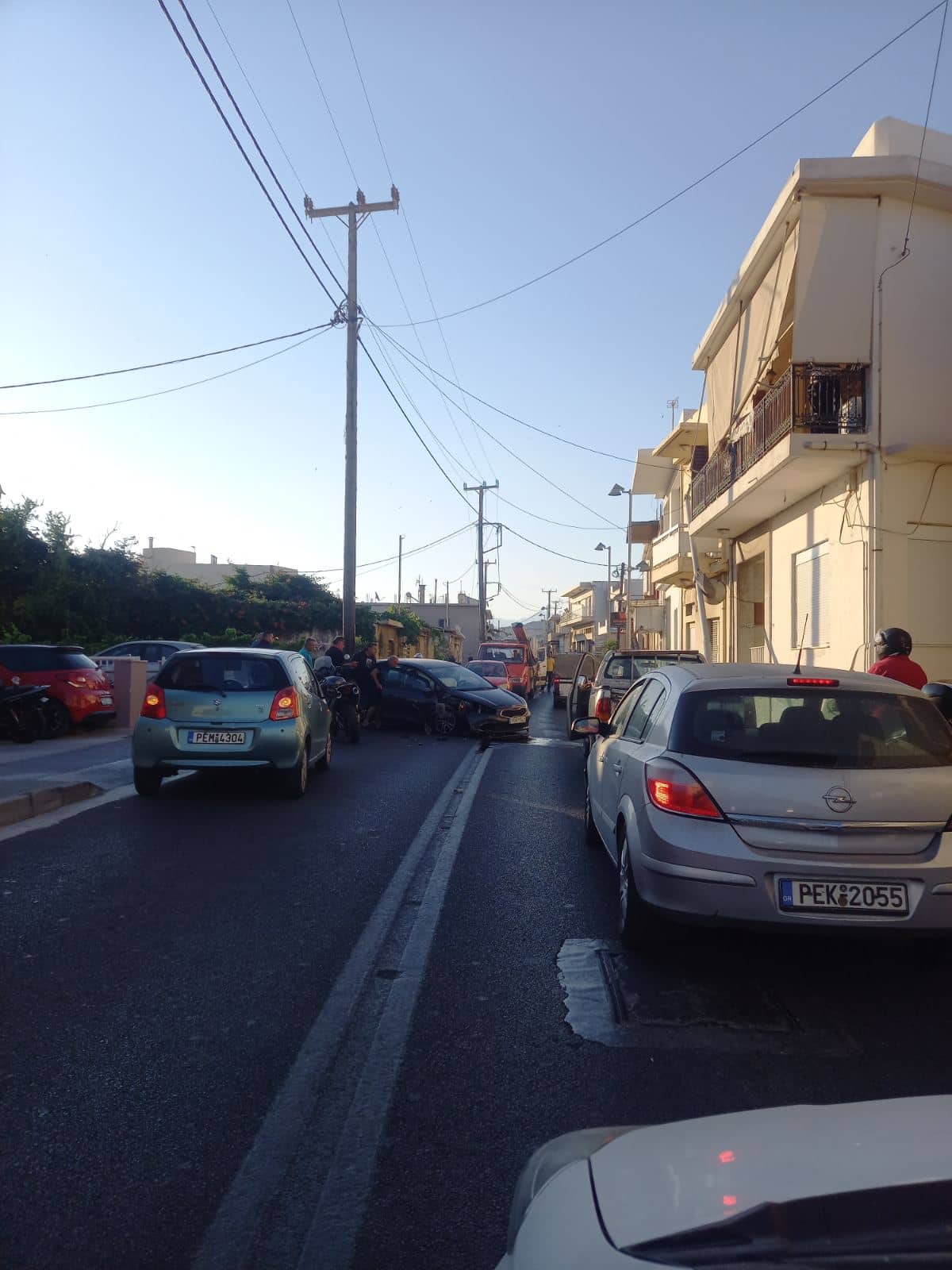 Αναστάτωση από τροχαίο στον κεντρικό δρόμο στα Περιβόλια | Rethemnos News