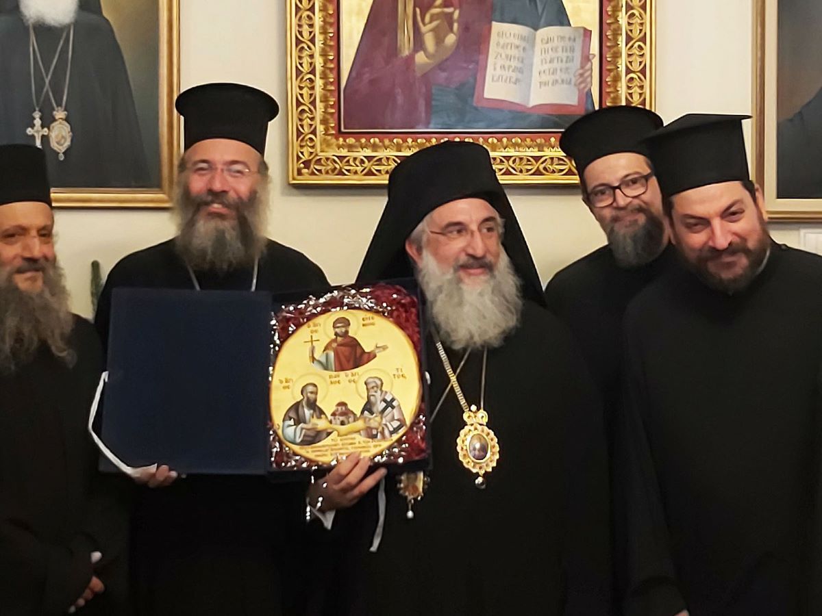 Ευχές στον Αρχιεπίσκοπο Κρήτης Ευγένιο από τον Μητροπολίτη Πρόδρομο και ...