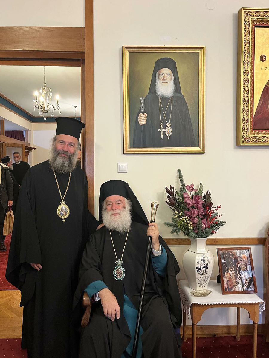 Ευχές στον Αρχιεπίσκοπο Κρήτης Ευγένιο από τον Μητροπολίτη Πρόδρομο και ...