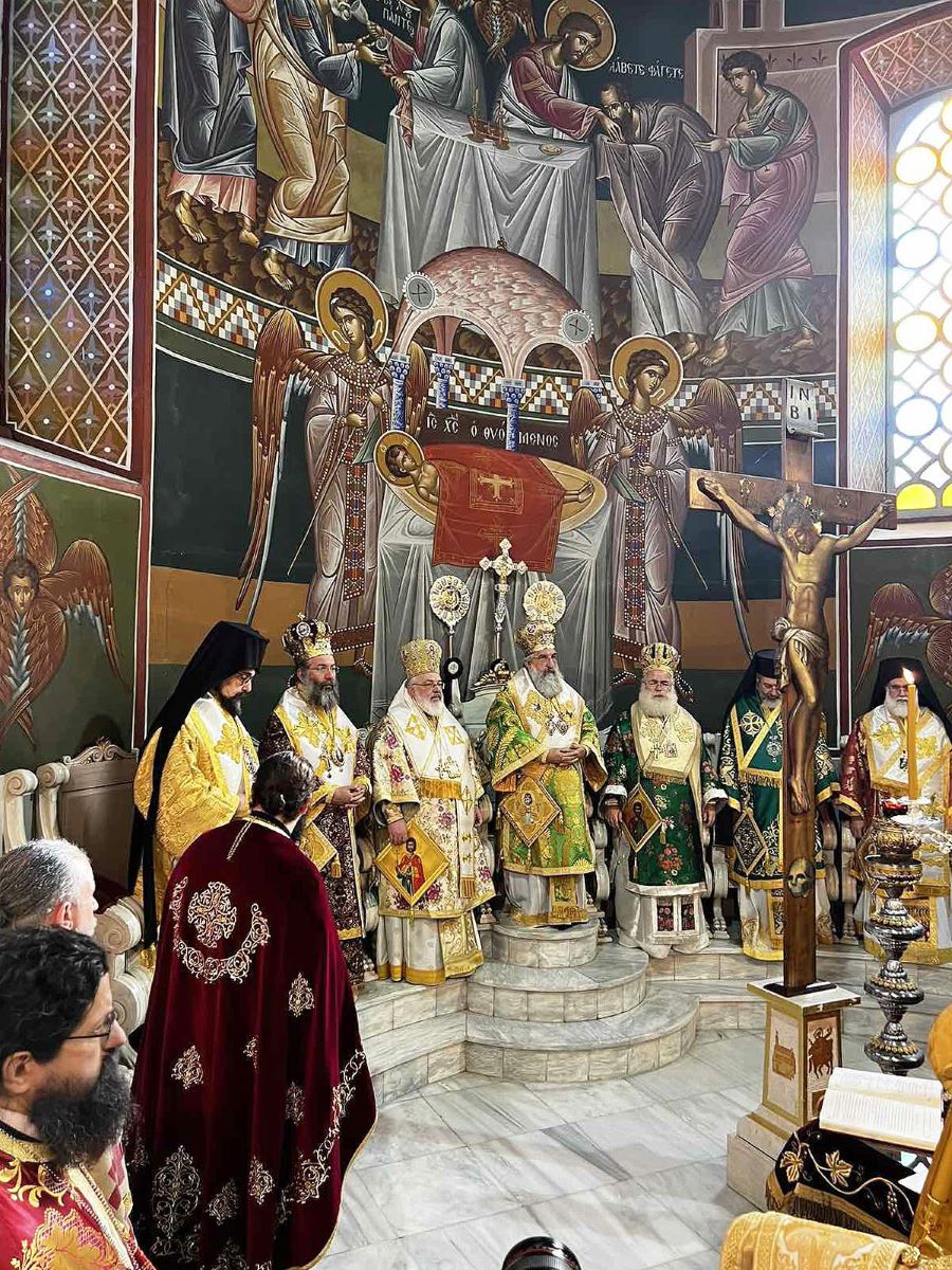 Ευχές στον Αρχιεπίσκοπο Κρήτης Ευγένιο από τον Μητροπολίτη Πρόδρομο και ...