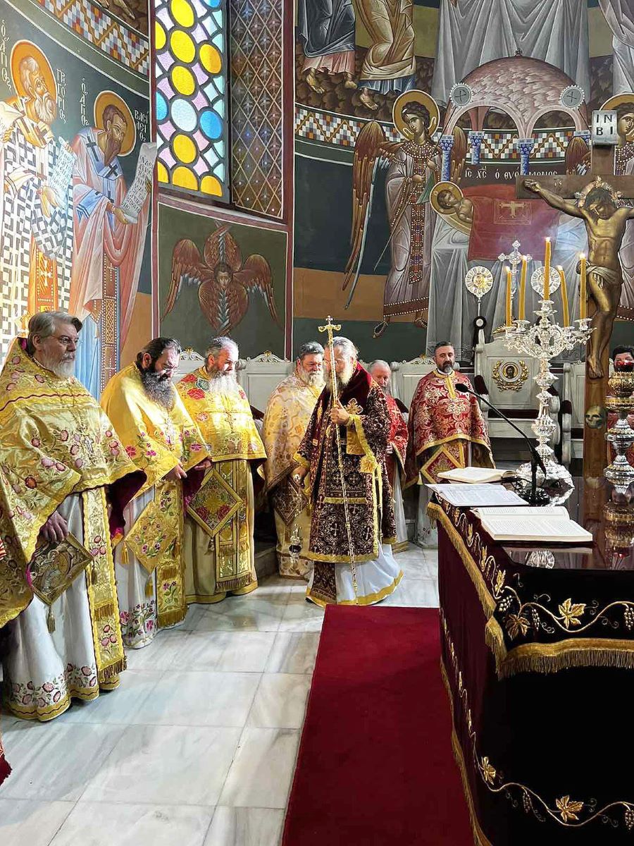 Ευχές στον Αρχιεπίσκοπο Κρήτης Ευγένιο από τον Μητροπολίτη Πρόδρομο και ...