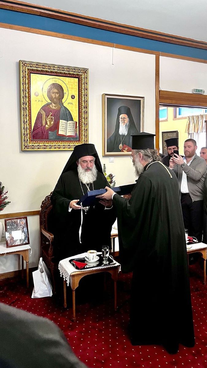 Ευχές στον Αρχιεπίσκοπο Κρήτης Ευγένιο από τον Μητροπολίτη Πρόδρομο και ...
