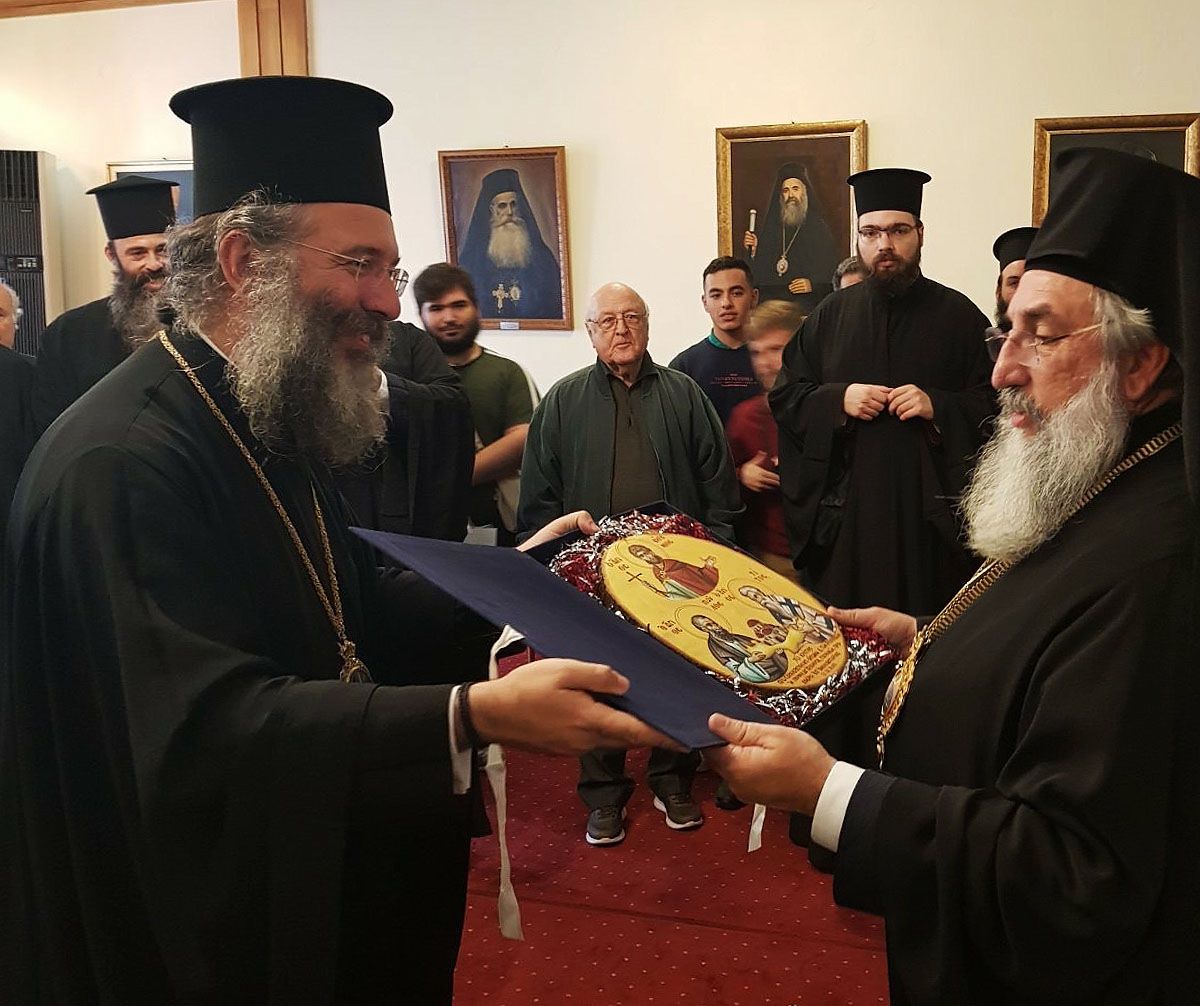 Ευχές στον Αρχιεπίσκοπο Κρήτης Ευγένιο από τον Μητροπολίτη Πρόδρομο και ...
