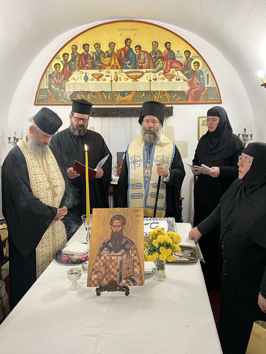 Η κοπή της αγιοβασιλόπιτας στις ιερές μονές Σωτήρος Χριστού Κουμπέ και ...