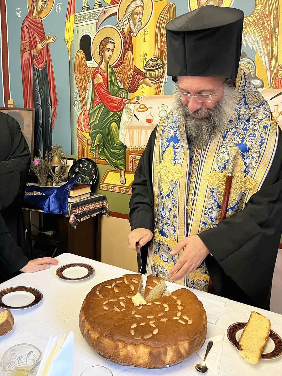 Η κοπή της αγιοβασιλόπιτας στις ιερές μονές Σωτήρος Χριστού Κουμπέ και ...