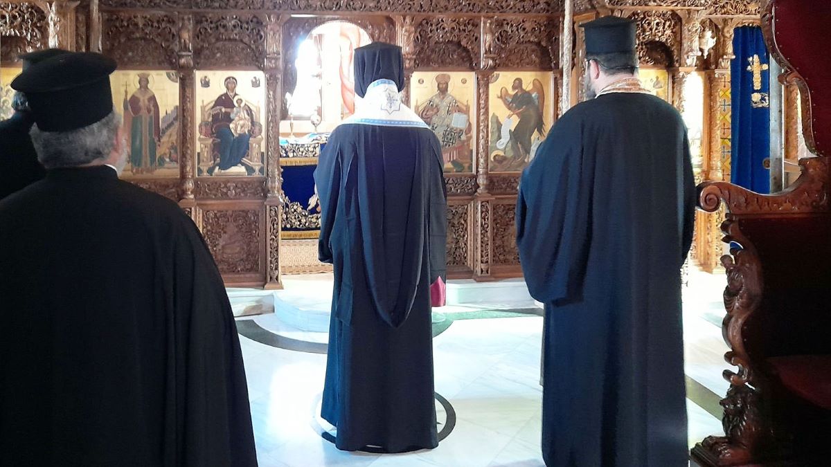 Η κοπή της αγιοβασιλόπιτας στις ιερές μονές Σωτήρος Χριστού Κουμπέ και ...