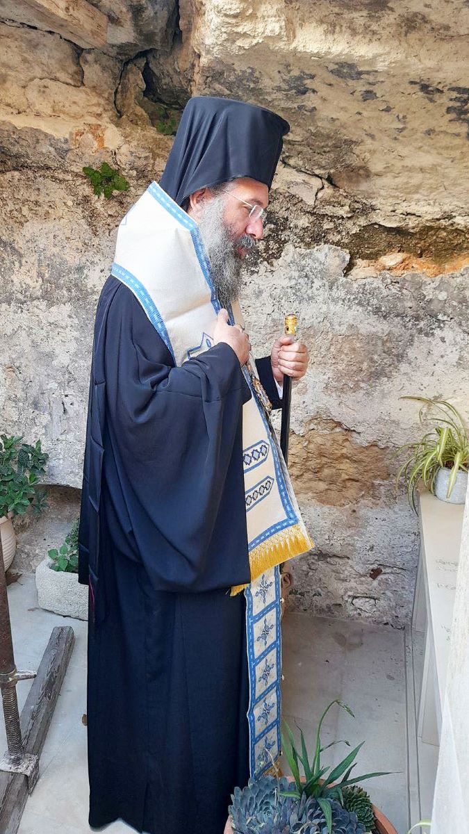 Η κοπή της αγιοβασιλόπιτας στις ιερές μονές Σωτήρος Χριστού Κουμπέ και ...
