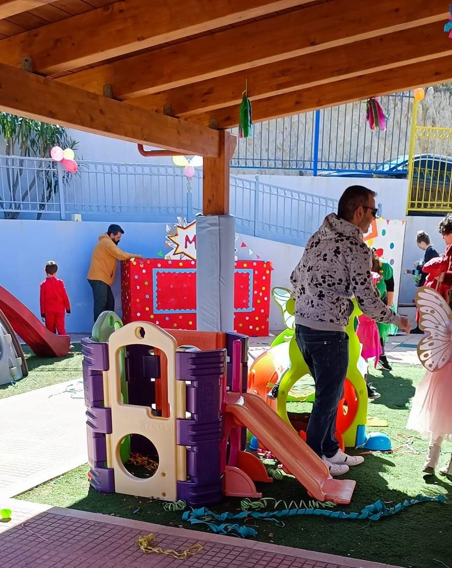 Μικροί και μεγάλοι διασκέδασαν στον αποκριάτικο χορό του 5ου ...