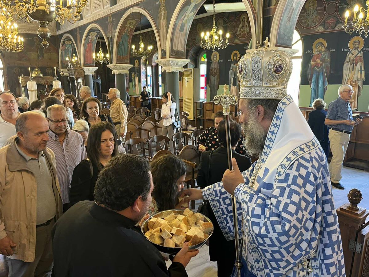 Η Εορτή της Πεντηκοστής και της Αγίας Τριάδος στην Ιερά Μητρόπολη ...