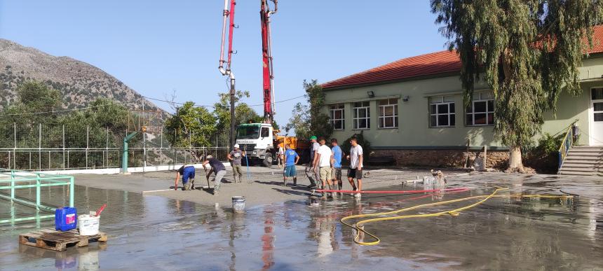 Ολοκληρώνονται οι εργασίες στον αύλειο χώρο του Δημοτικού Σχολείου ...