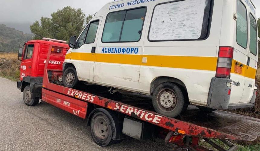 Ρέθυμνο: Έμεινε το ασθενοφόρο του Κ.Υ. Σπηλίου στην μέση του δρόμου με ...