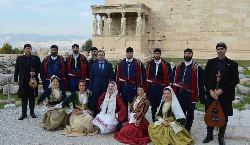 Πεντοζάλης στην Ακρόπολη από τον Όμιλο Βρακοφόρων Κρήτης! (Βίντεο και ...