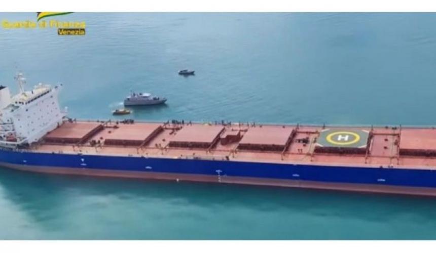 Ιταλία: Κατασχέθηκαν 850 κιλά κοκαΐνης σε ελληνόκτητο πλοίο - Βίντεο ...