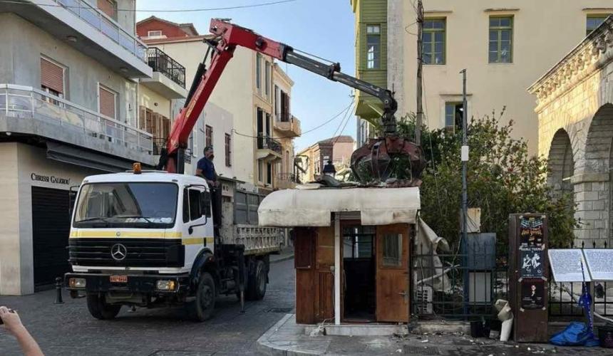 Η ιδιοκτήτρια του περίπτερου έξω από την Λοτζια ξεσπά ...