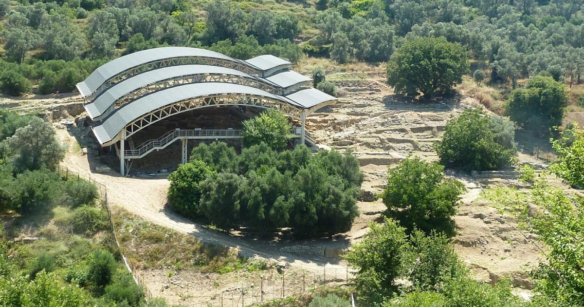 Συναυλία του ΣΤΑΥΡΟΥ ΞΑΡΧΑΚΟΥ «Στο Σινεμά», στον αύλειο χώρο του ...