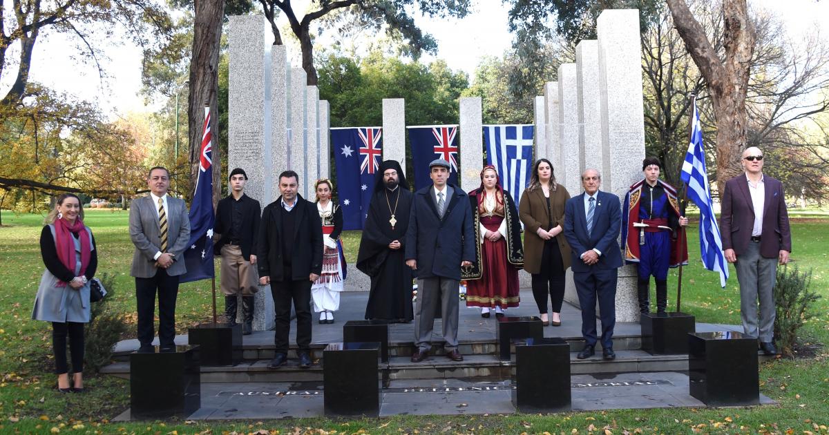 Μικρή αλλα σεμνή τελετή μνήμης για τους πεσόντες της Μαχης της Κρητης ...
