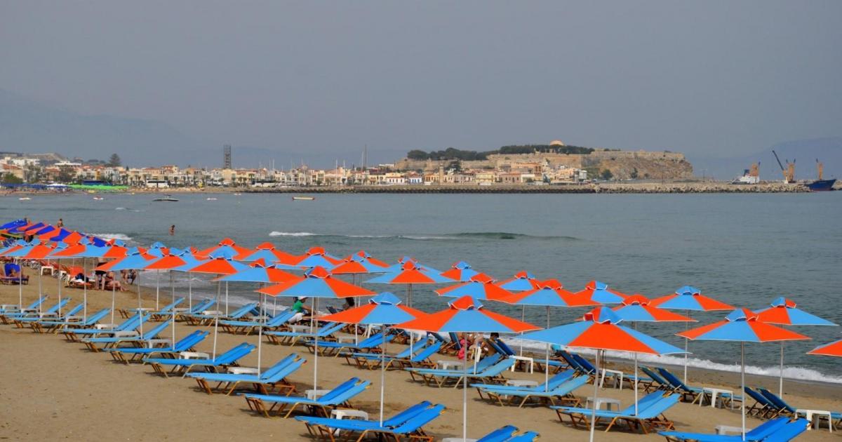 «Βουλιάζουν» από κόσμο οι παραλίες του Ρεθύμνου - Ενθουσιασμένοι οι ...