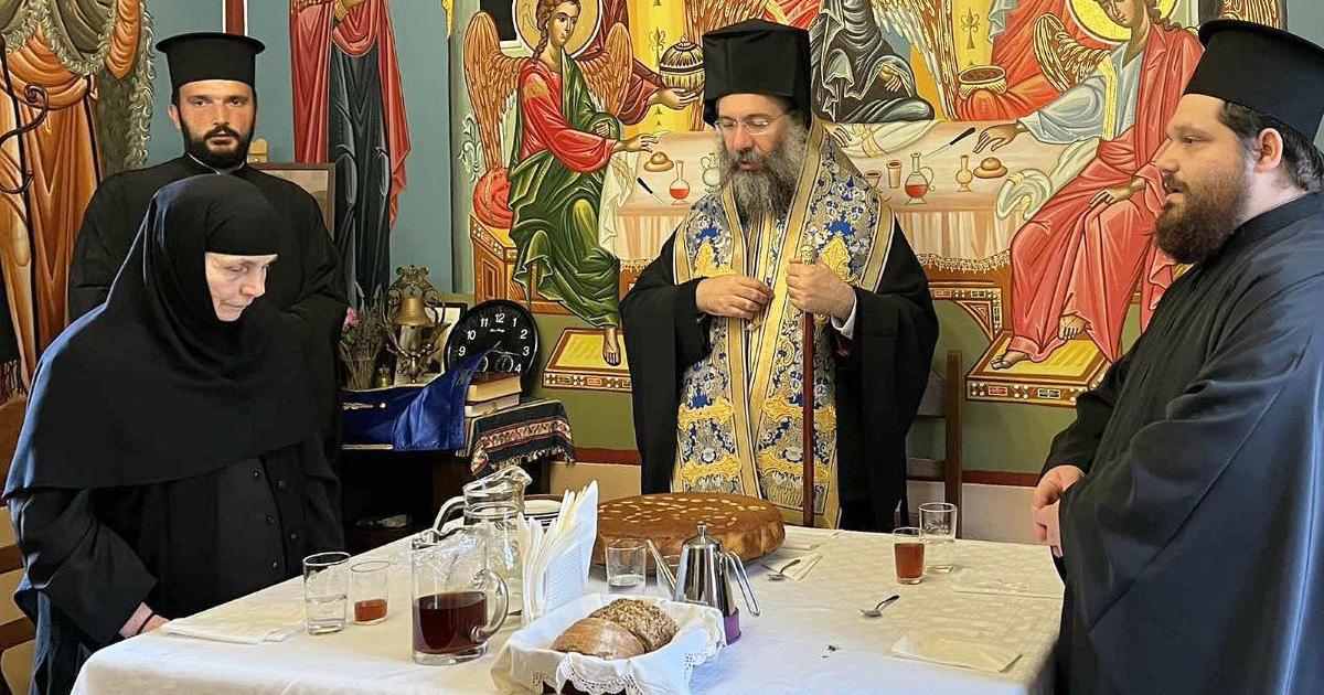 Η κοπή της αγιοβασιλόπιτας στις ιερές μονές Σωτήρος Χριστού Κουμπέ και ...