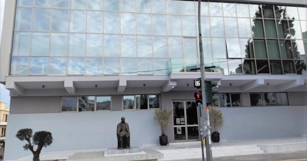 Ρέθυμνο: Υπάλληλοι του Δήμου υπέγραψαν τη μονιμοποίησή τους και έφυγαν ...