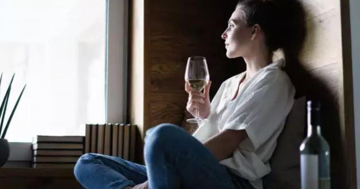 Αλκοόλ: Το πολύ ποτό προκαλεί επικίνδυνη συσσώρευση λίπους γύρω από την ...