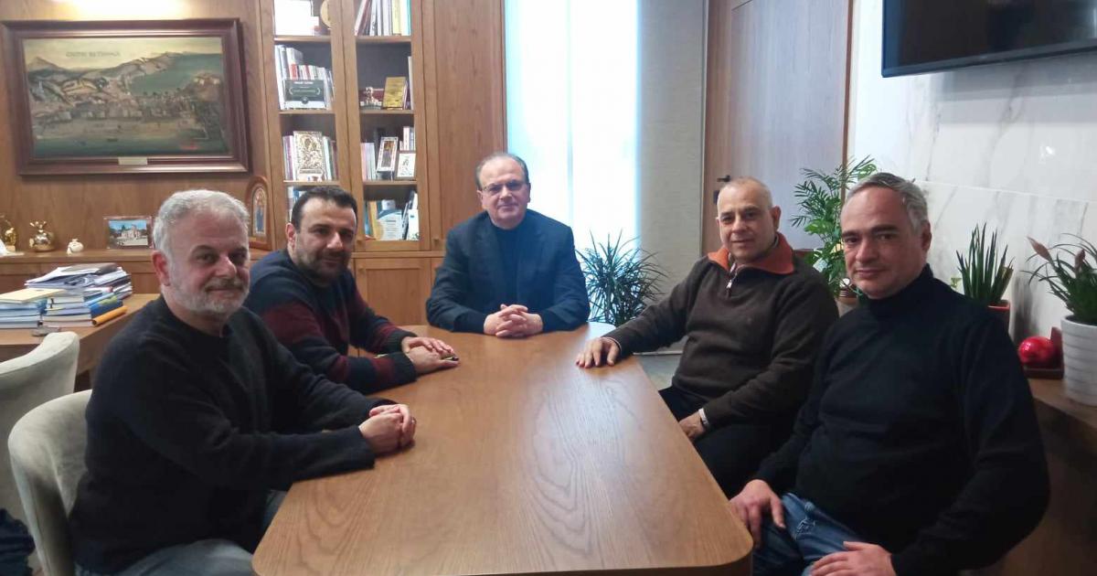 Συνάντηση μεταξύ του δημάρχου Ρεθύμνου Γ. Μαρινάκη και αντιπροσωπείας ...